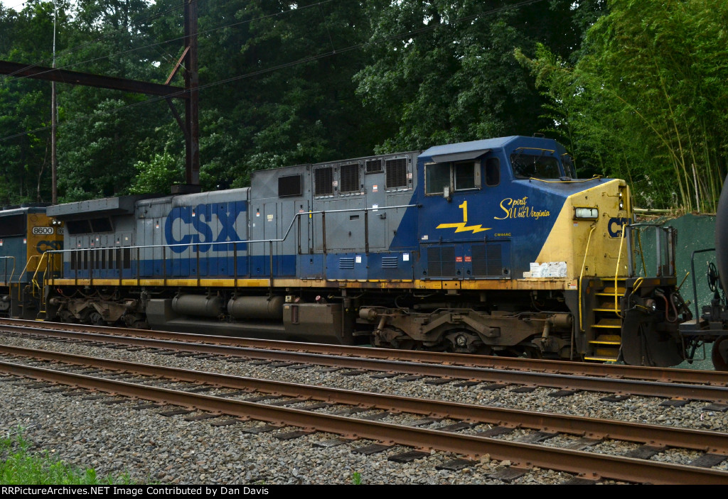 CSX AC44CW 1 "Spirit of West Virginia" trails on Q300-02
